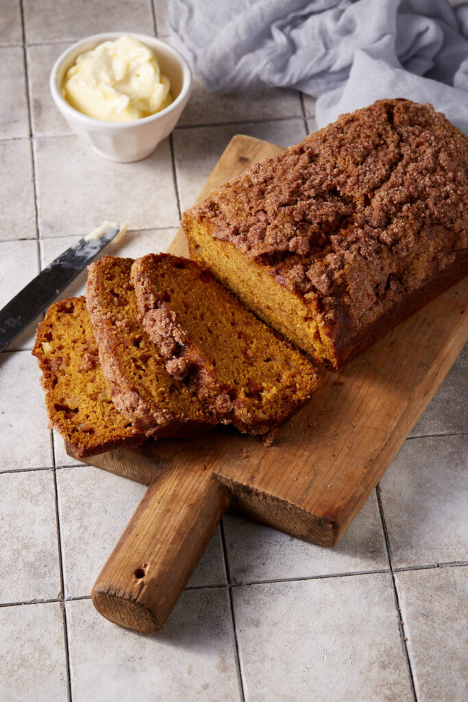 Pumpkin Apple Bread with Crumb Topping (No Mixer Needed!) - Butter ...