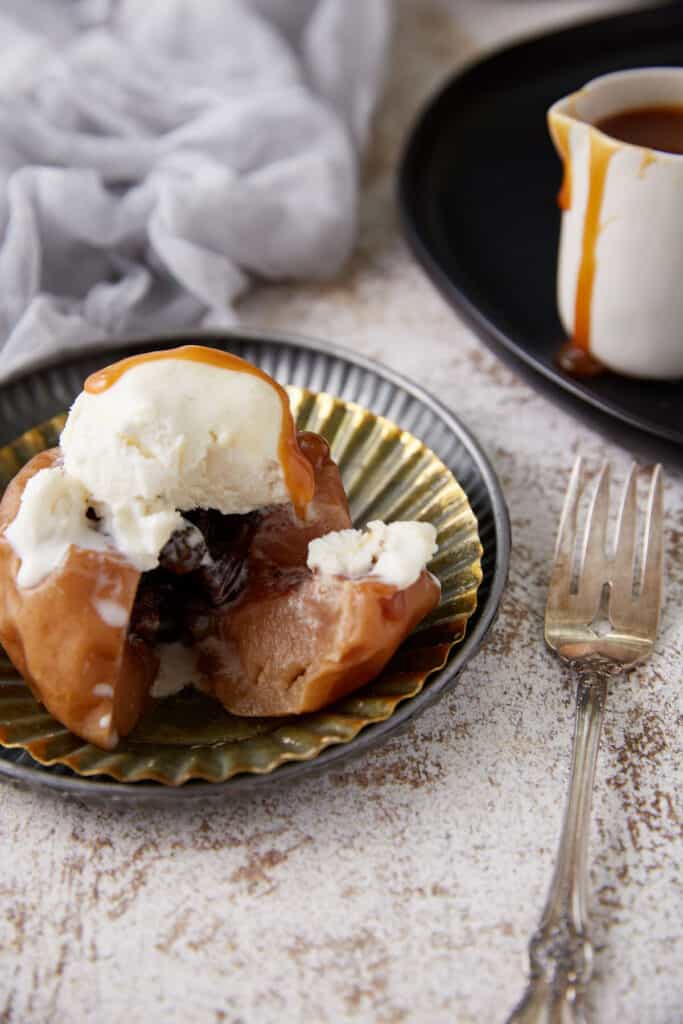 Crock Pot Baked Apples with Raisins and Walnuts - Butter & Baggage