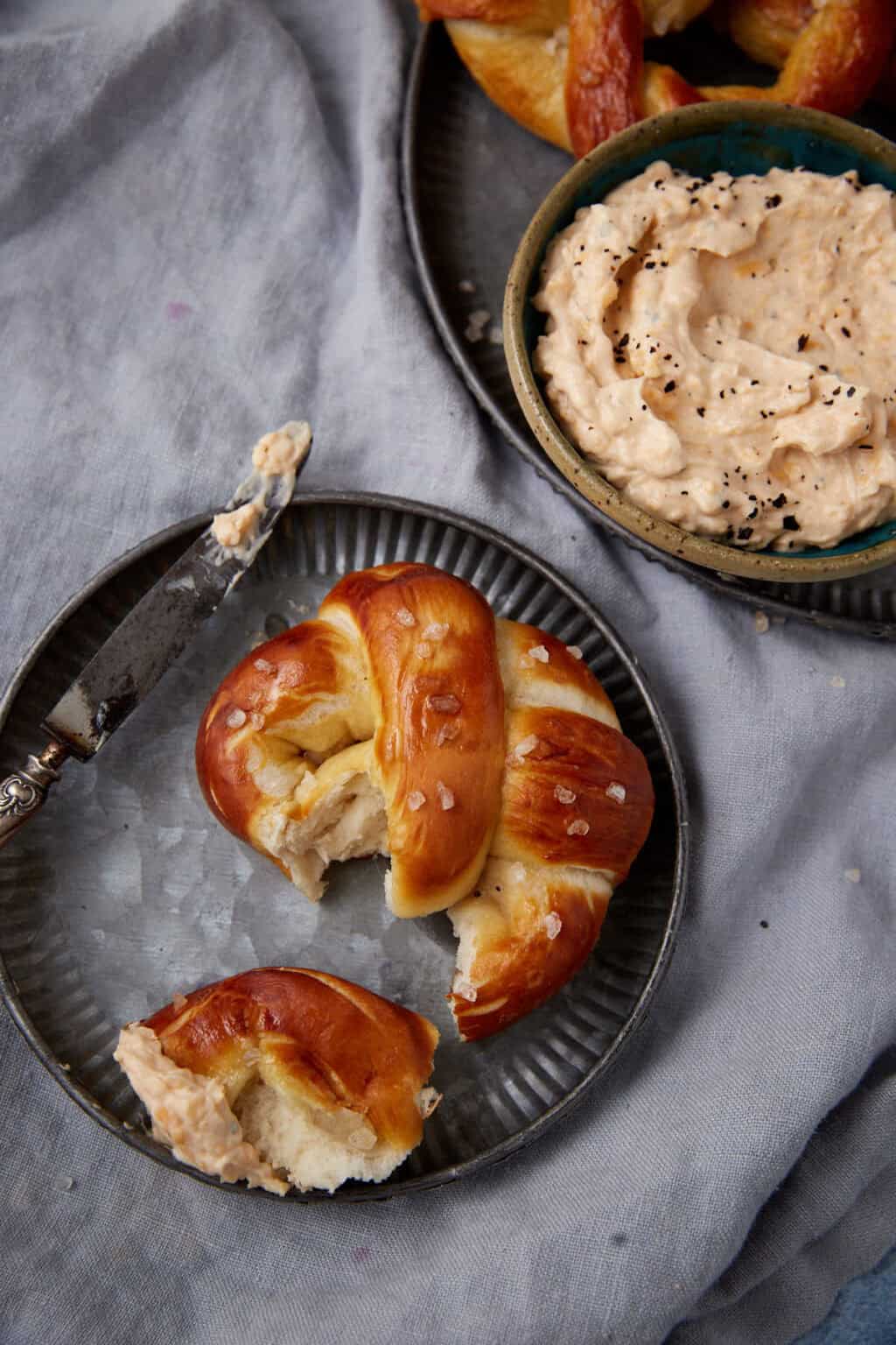 Creamy Beer Cheese Spread – A Classic Kentucky Appetizer - Butter & Baggage